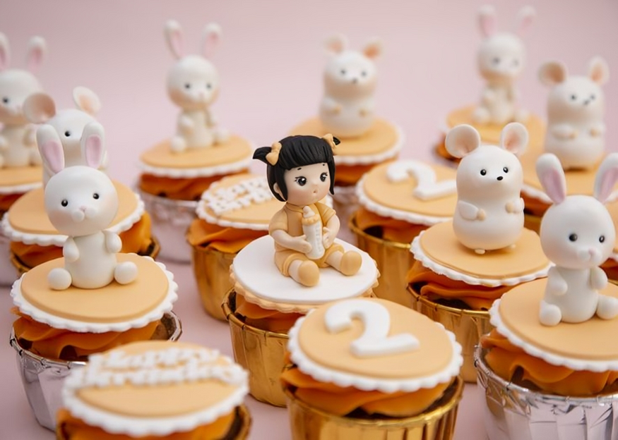 Custom Cake – Colette Lola